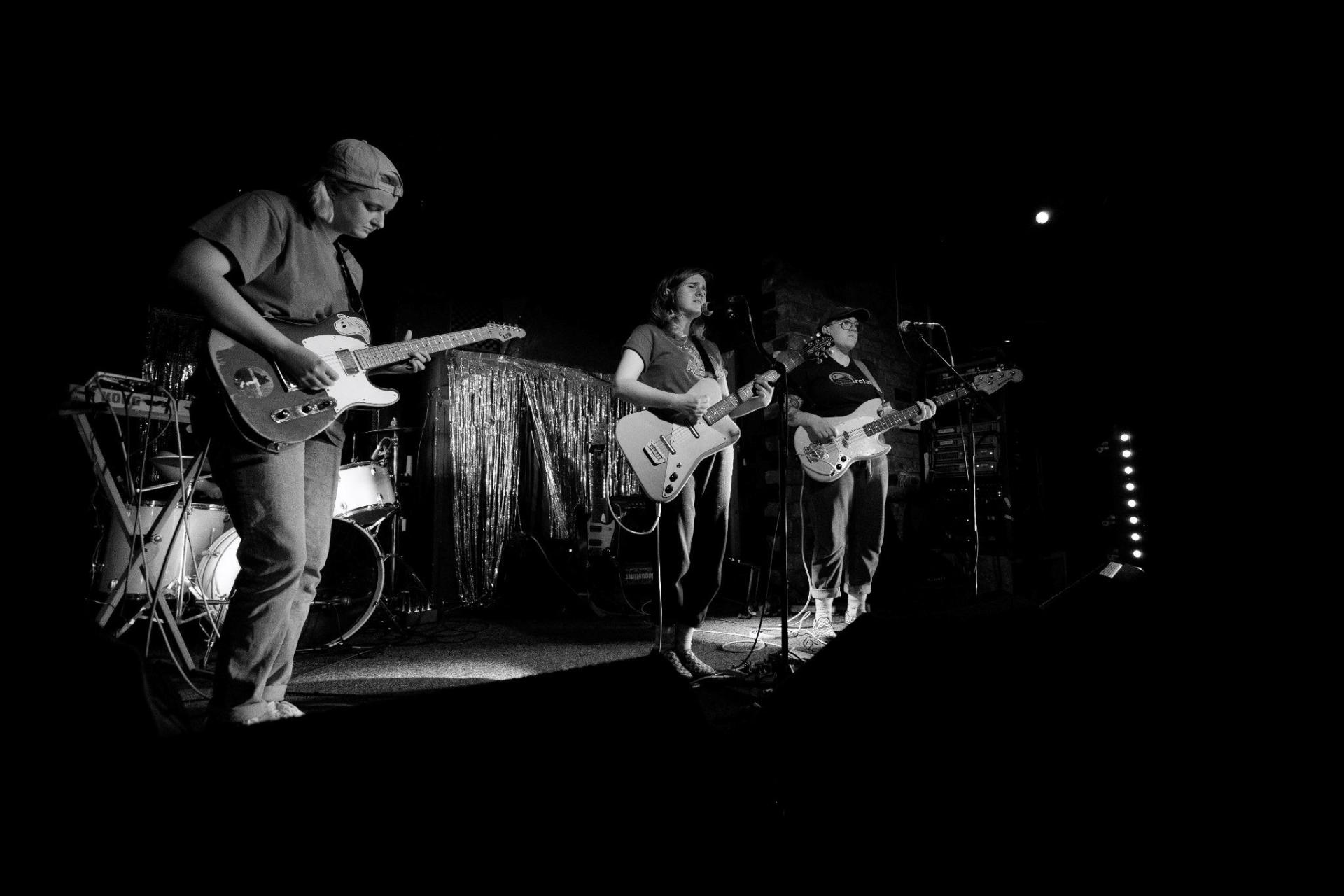 flinch. + Quitter (solo) - Newton Stewart